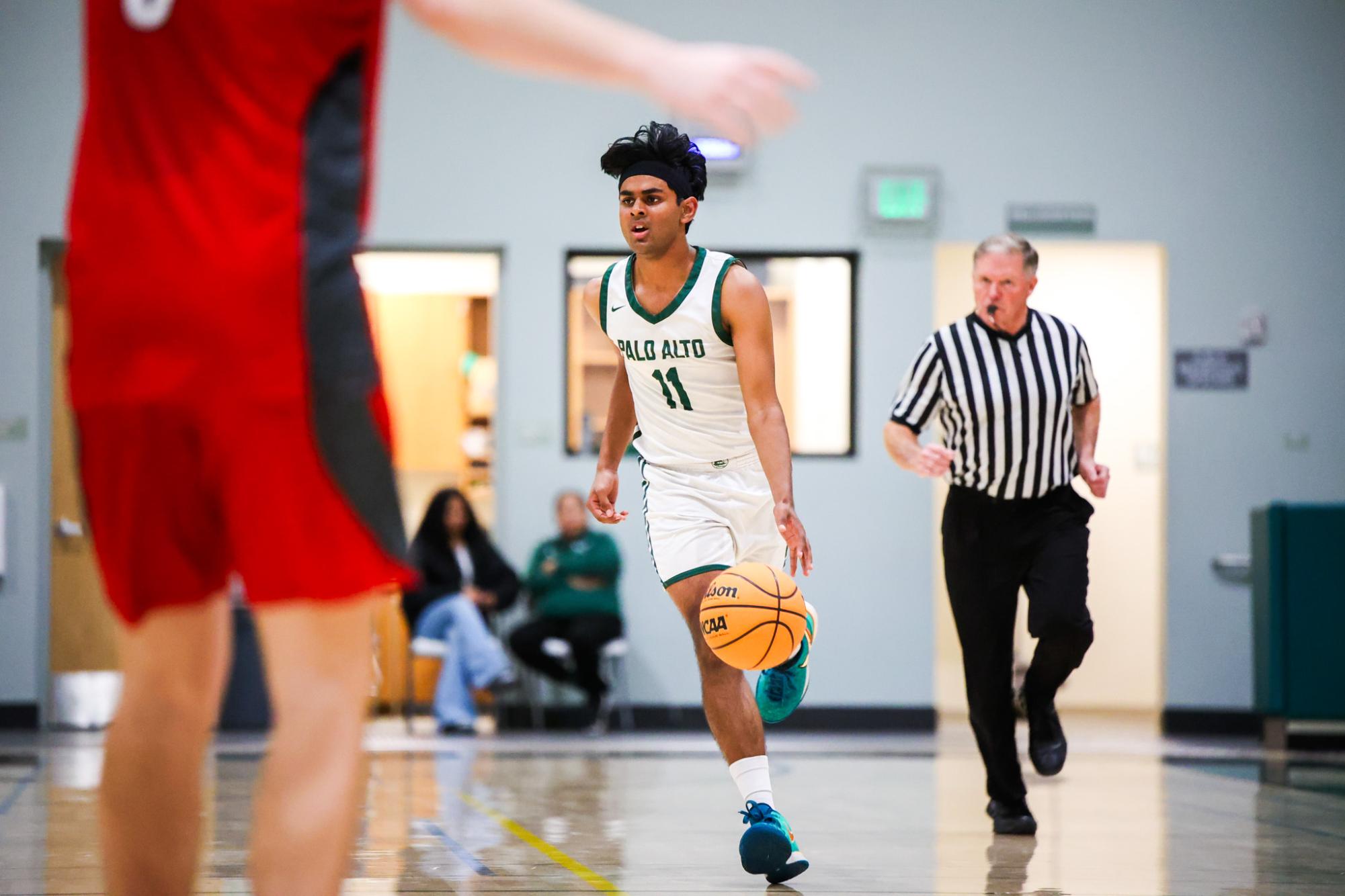 Boys basketball wins first playoff match - The Campanile